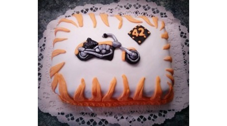Motoros torta képek - Süss Velem.com