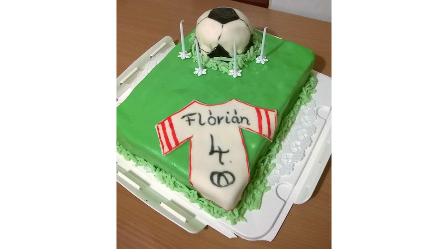 Foci torta kellékek - Süss Velem.com